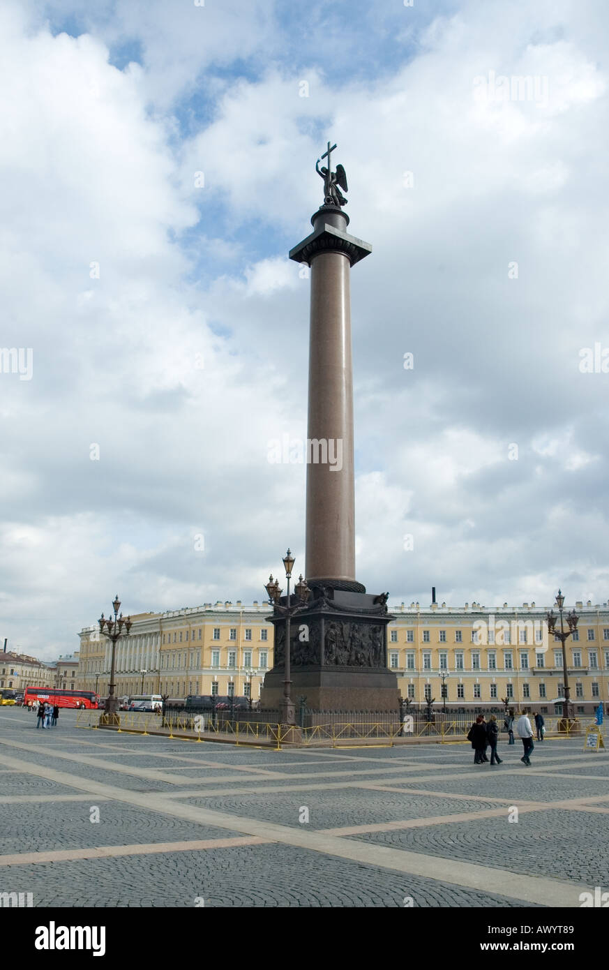 alexander column in palace square, saint petersburg, russia Stock Photo ...