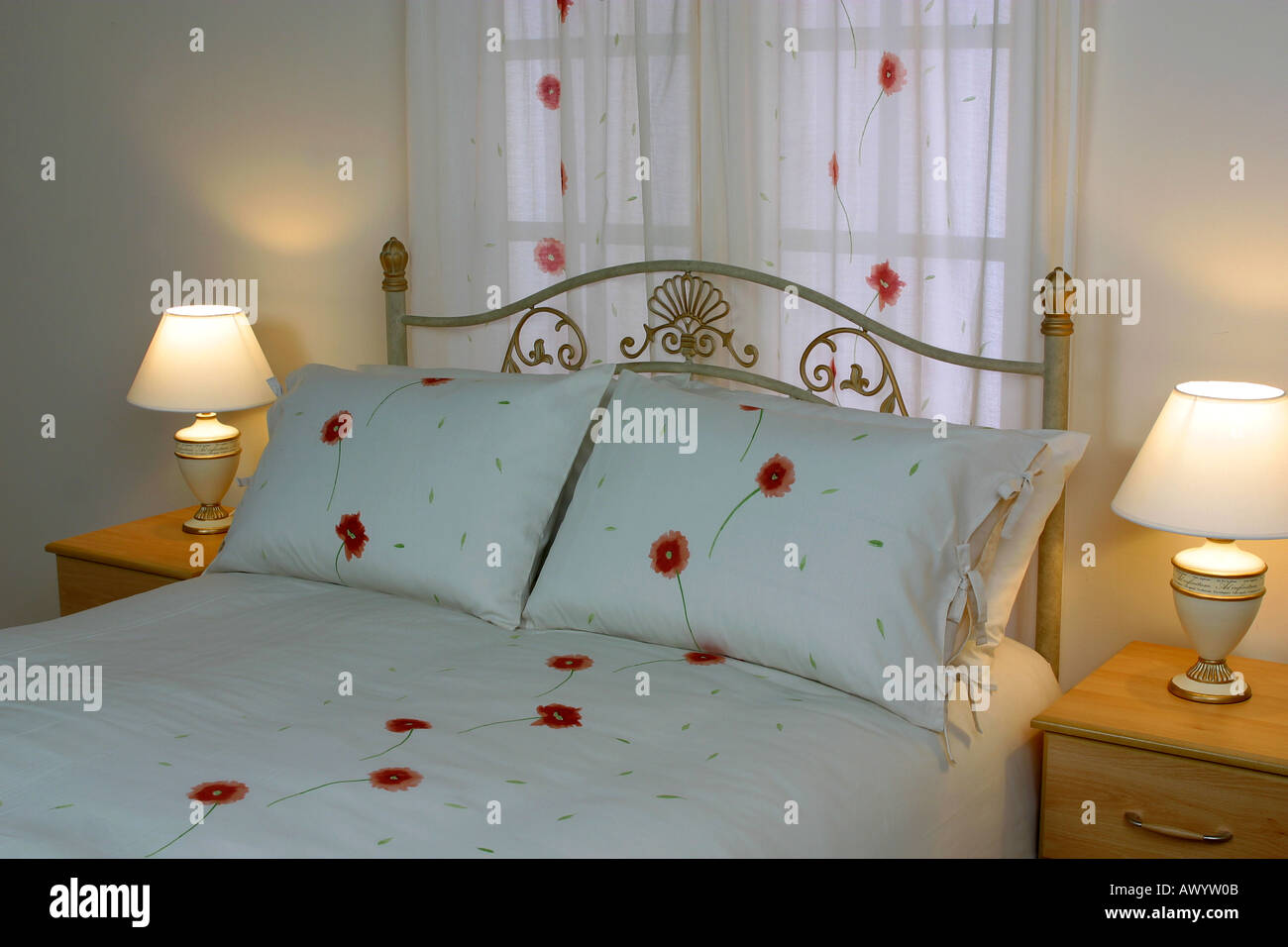 Duvet cover and bed linen on display in store Stock Photo - Alamy
