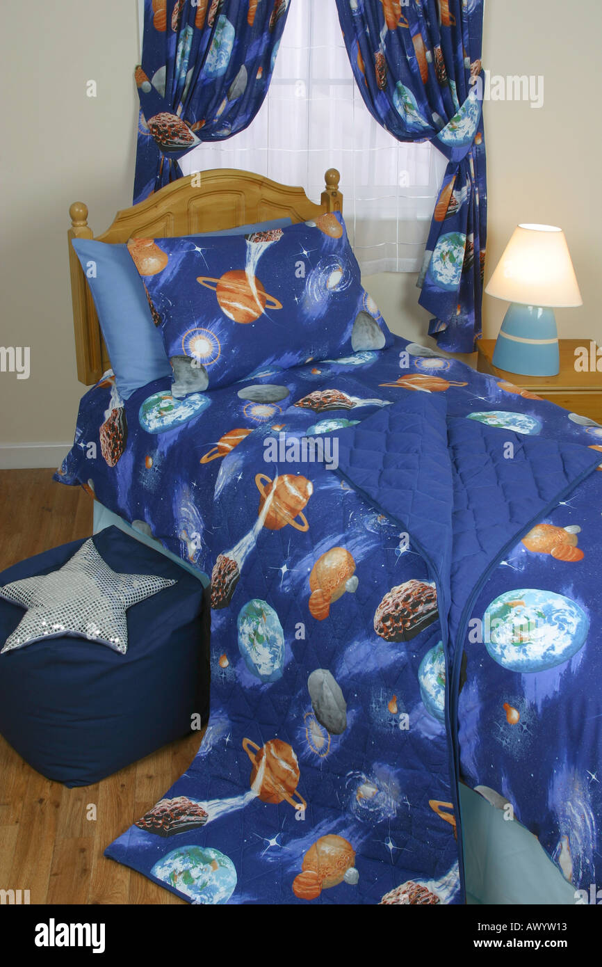 Duvet cover and bed linen on display in store Stock Photo - Alamy