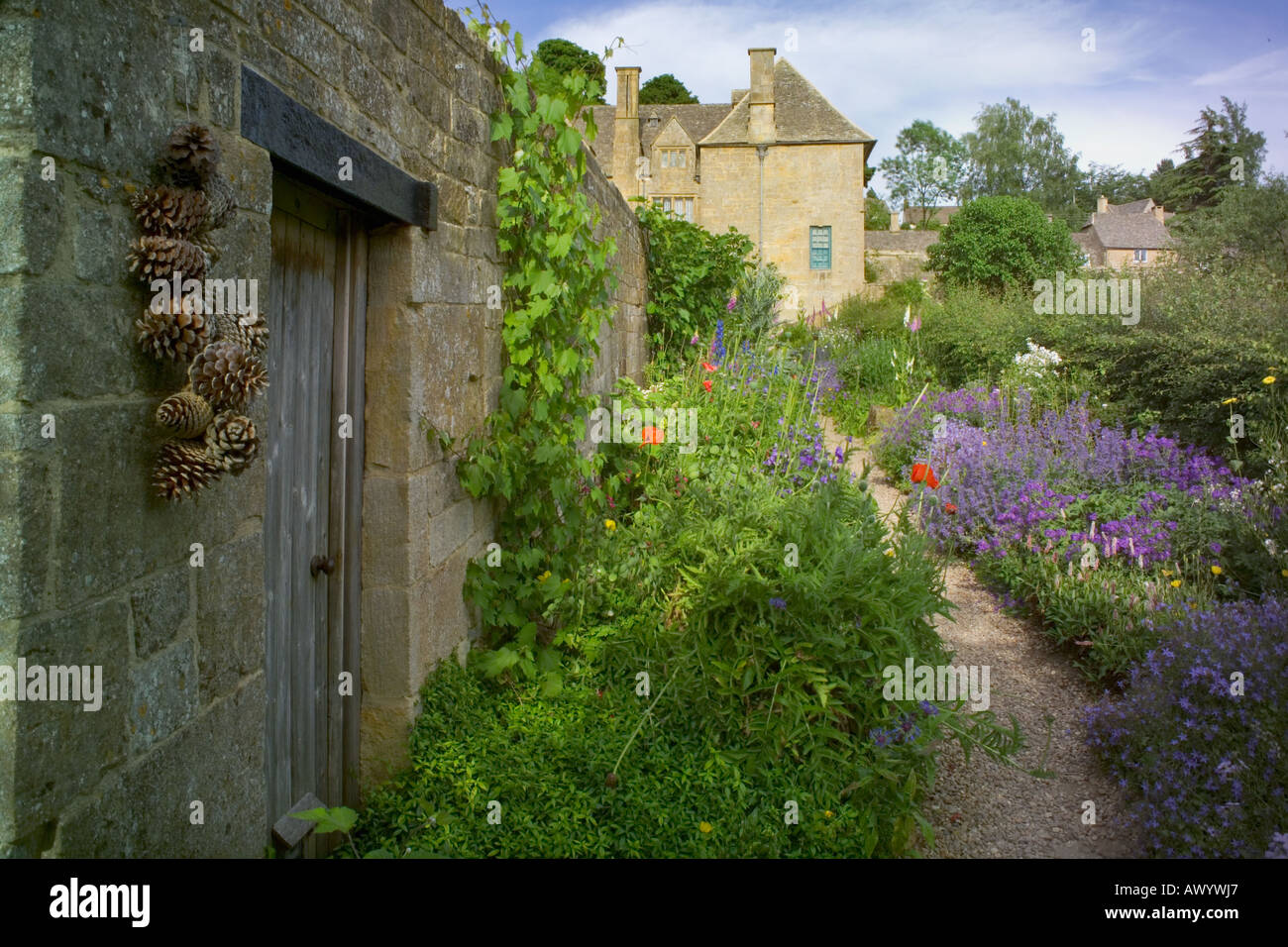 Snowshill manor house hi-res stock photography and images - Alamy