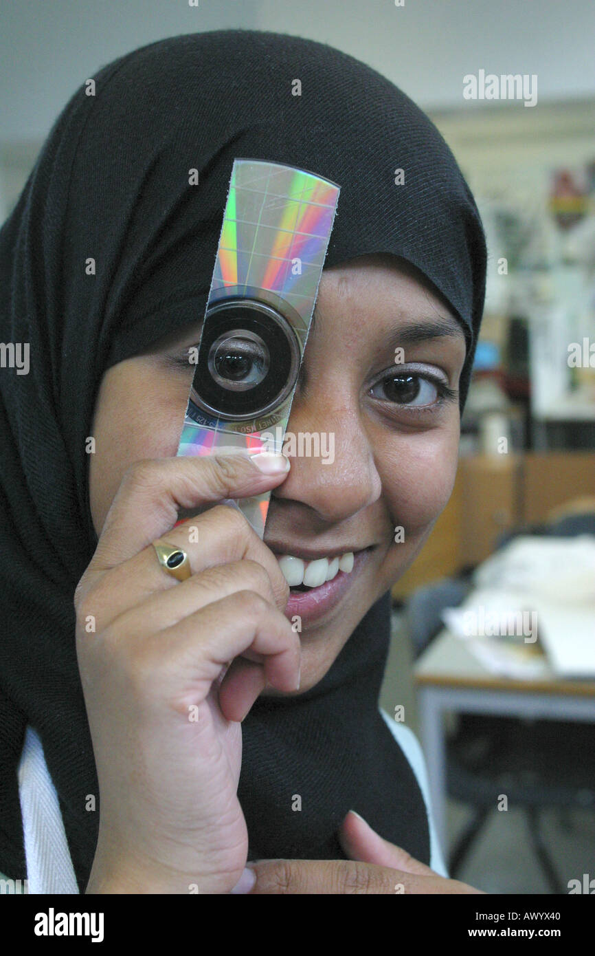 Black female in art class hi-res stock photography and images - Alamy