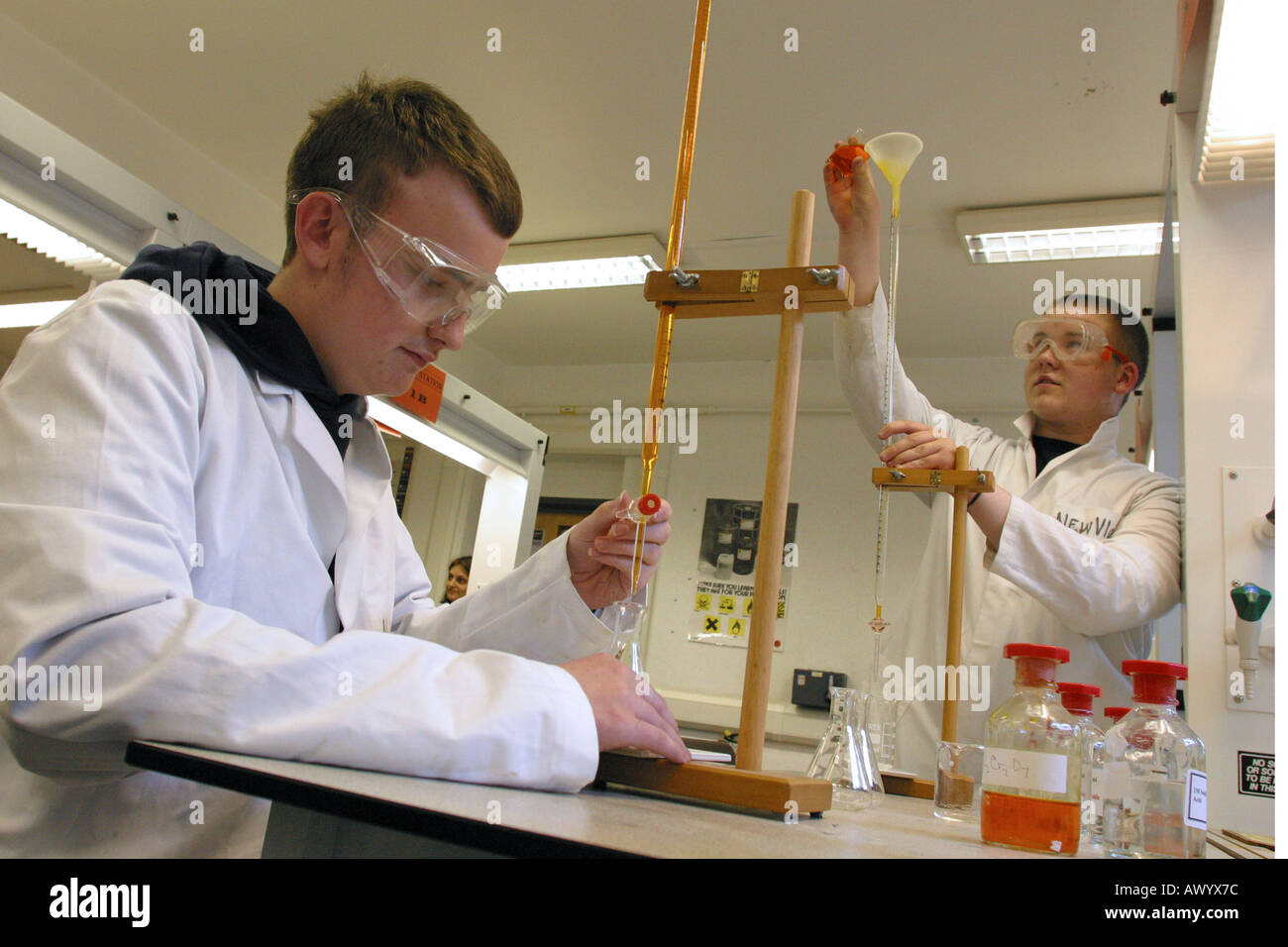 Physics in sixth form hi-res stock photography and images - Alamy