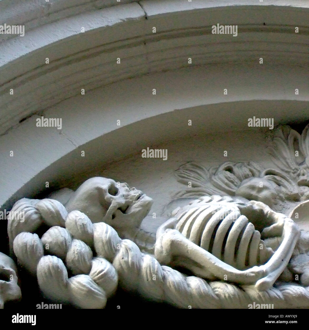 reclining skeleton carving Stock Photo - Alamy