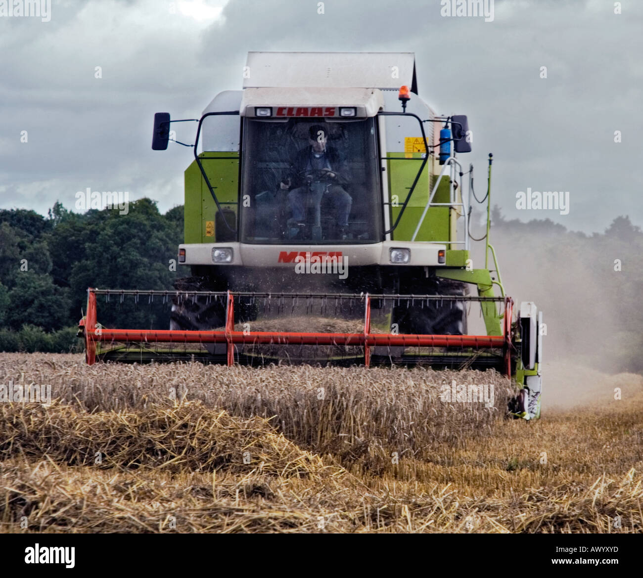 Farmer scotland combine hi-res stock photography and images - Alamy
