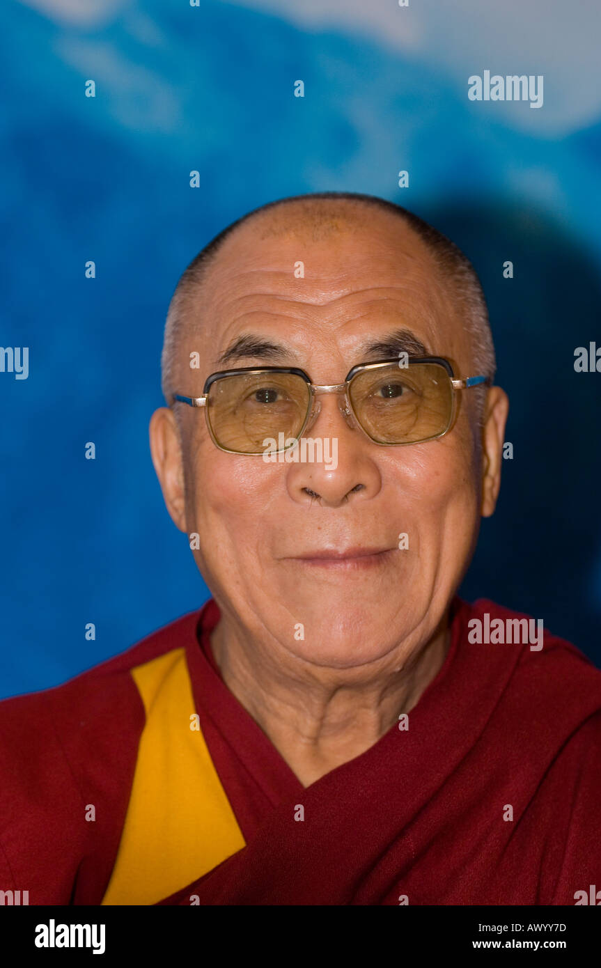 The dalai lama hi-res stock photography and images - Alamy