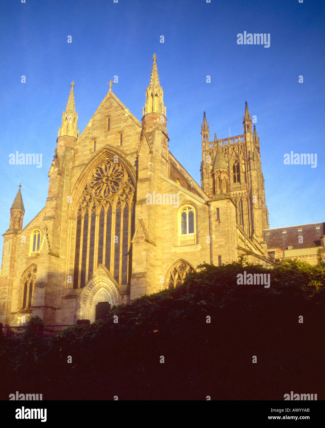 Worcester cathedral window hi-res stock photography and images - Alamy