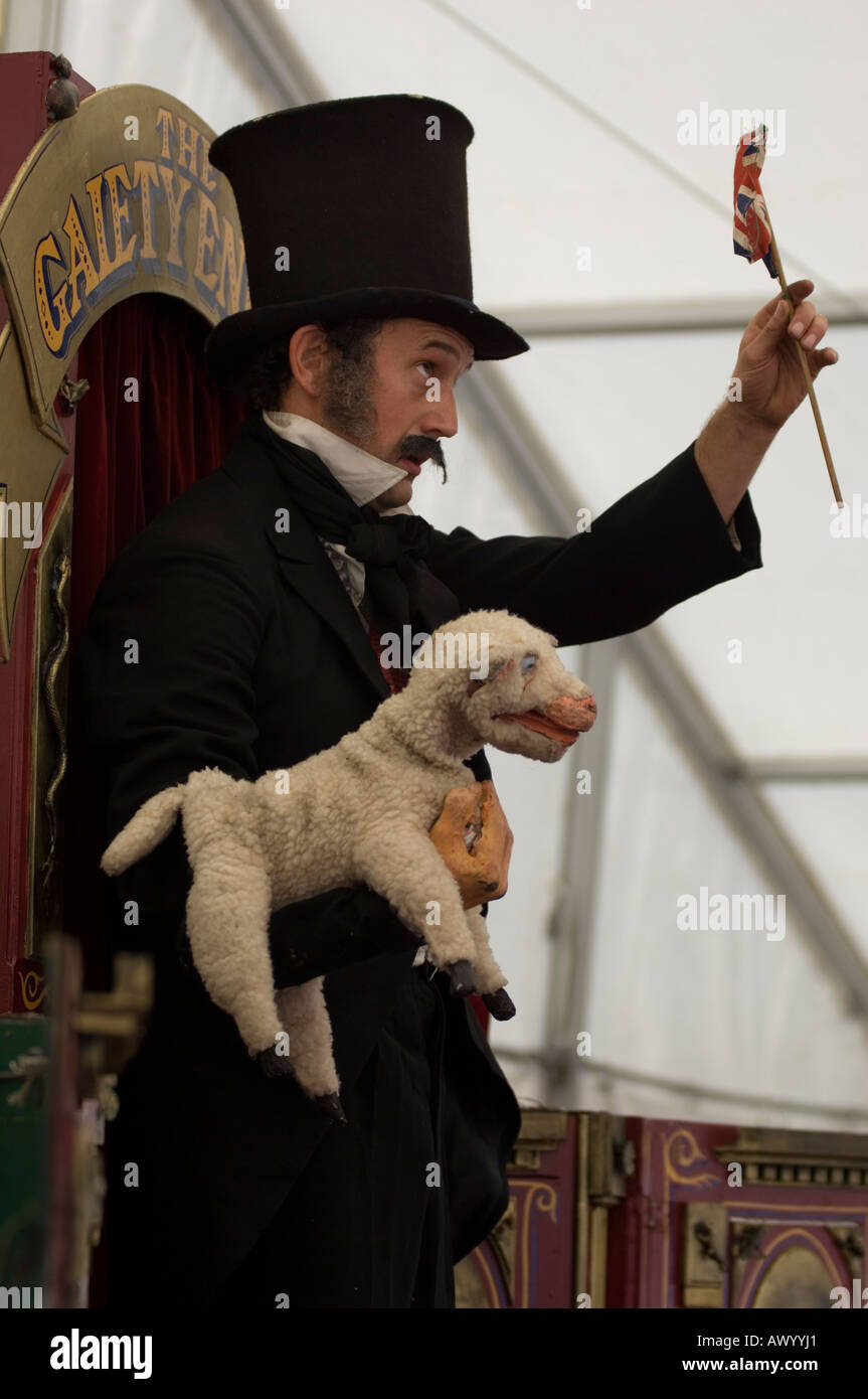 Singing morecambe hi-res stock photography and images - Alamy