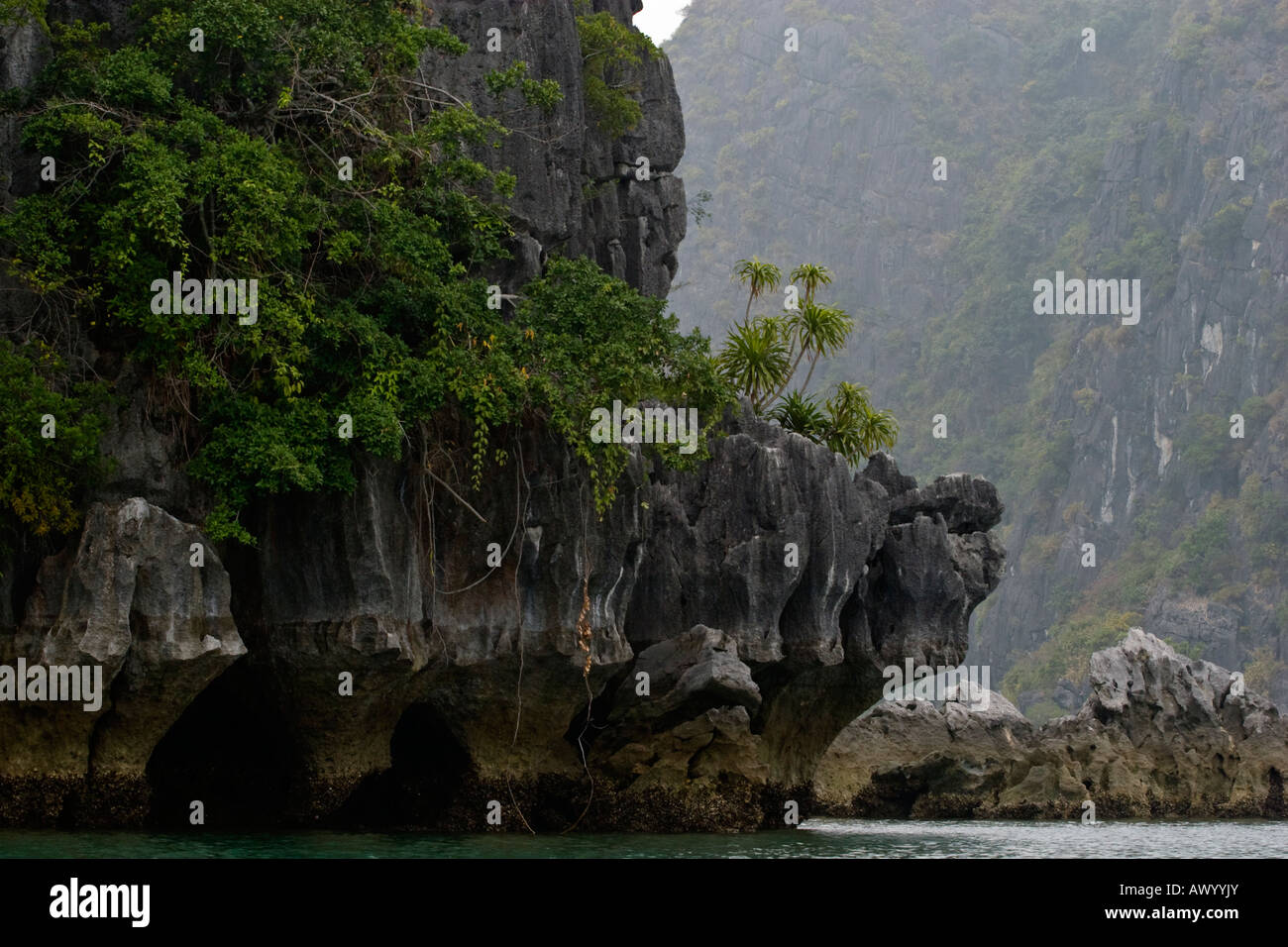 Rocky cliffs halong bay vietnam hi-res stock photography and images - Alamy