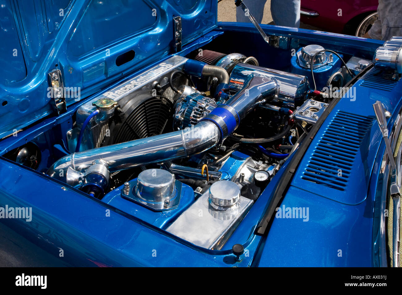 Bonnet hinge hi-res stock photography and images - Alamy