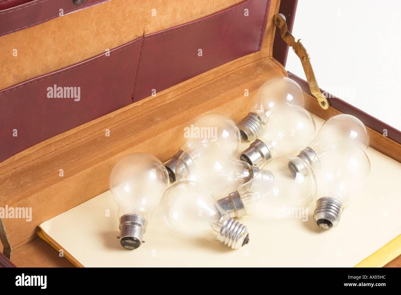Case of light bulbs hi-res stock photography and images - Alamy