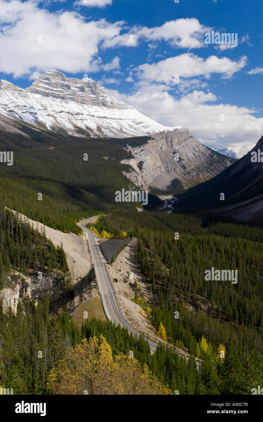 The Icefields Parkway between Banff & Jasper in Banff-Jasper National ...