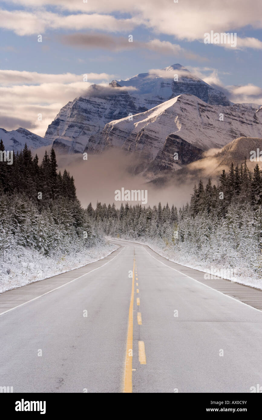 The Icefields Parkway between Banff & Jasper in Banff-Jasper National ...