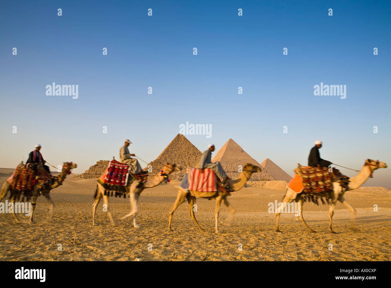 Egyptian pyramids hi-res stock photography and images - Alamy