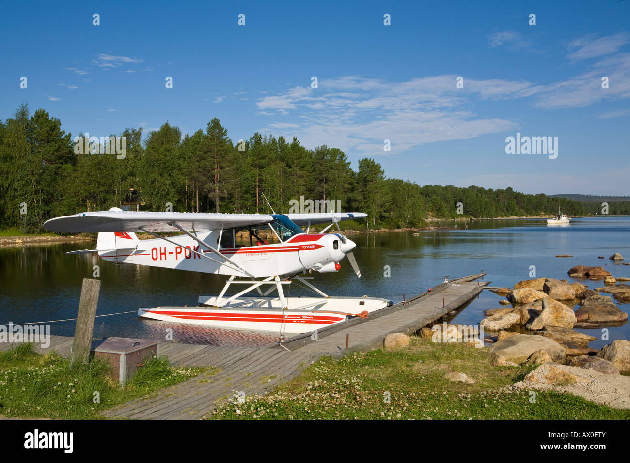 Air Taxi & Lake, Inari, Lemmenjoki National Park, Arctic Circle ...