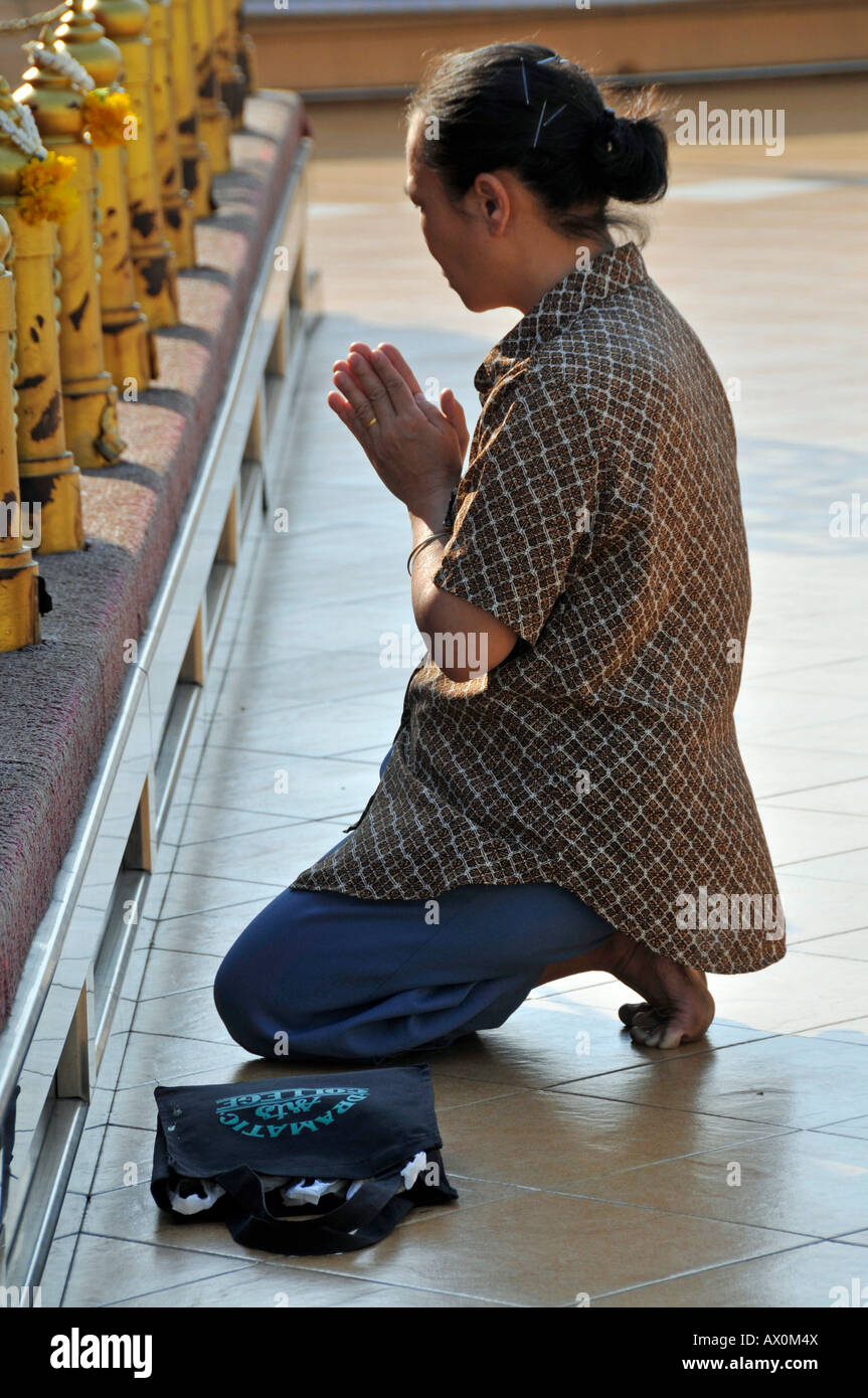 Woman praying, Golden Mount, Bangkok, Thailand, Southeast Asia, Asia ...