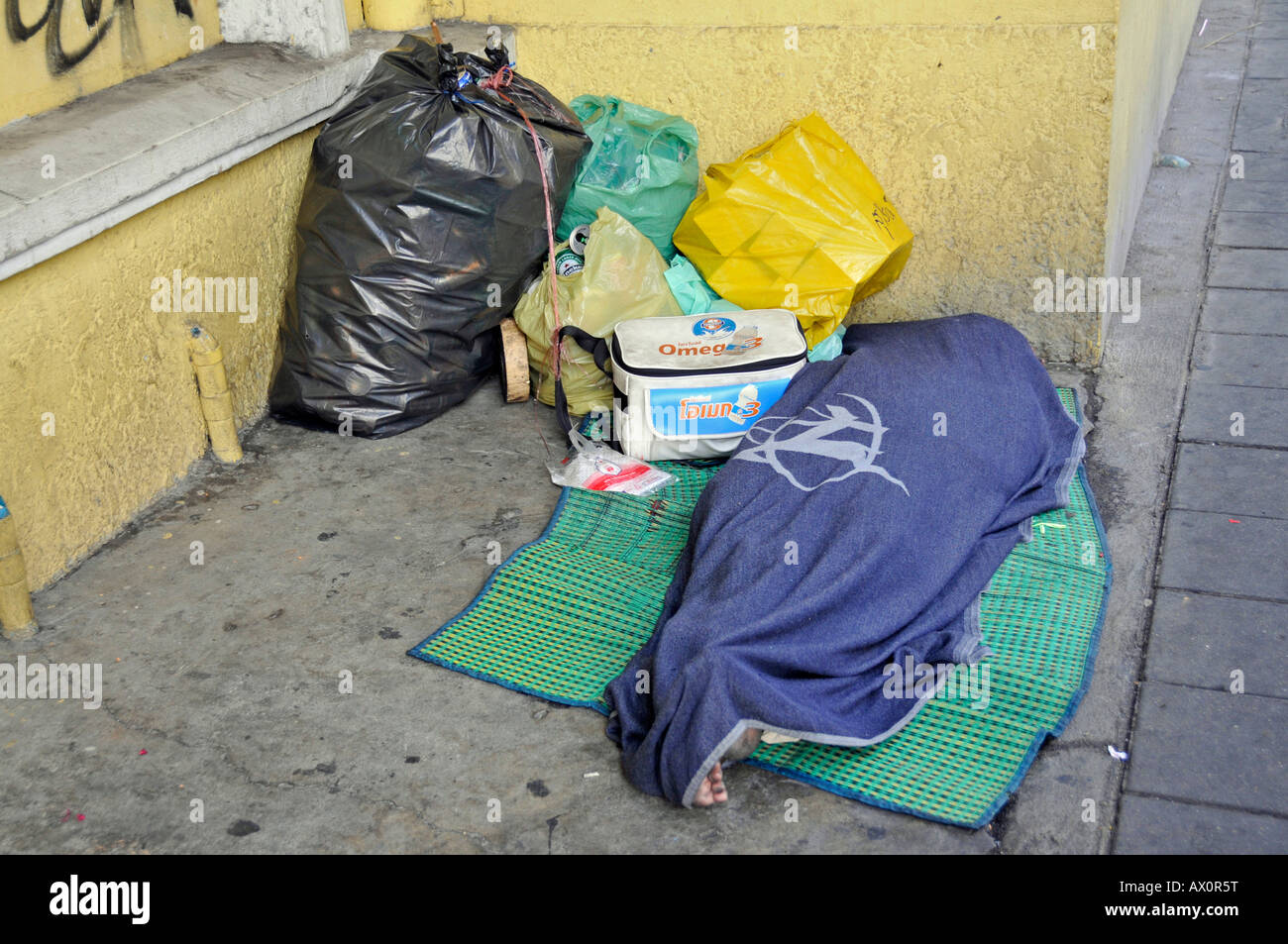 Bangkok homeless person hi-res stock photography and images - Alamy