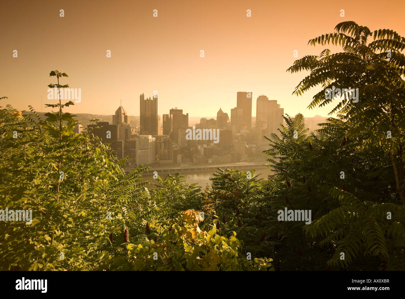 Usa pennsylvania pittsburgh downtown golden triangle hi-res stock ...