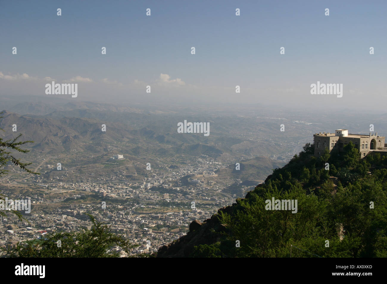 Taiz city hi-res stock photography and images - Alamy
