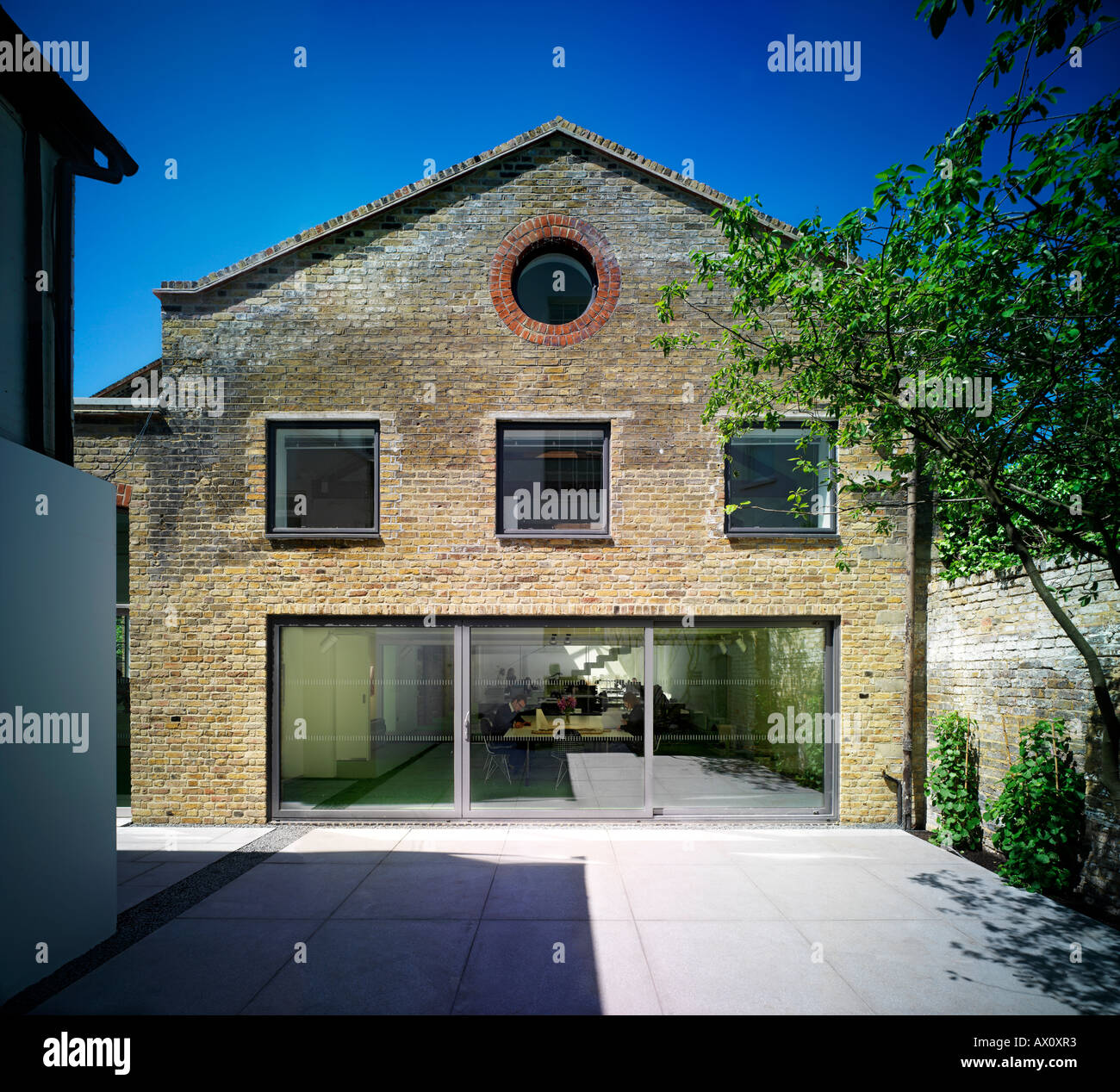 Outside the london studios hi-res stock photography and images - Alamy