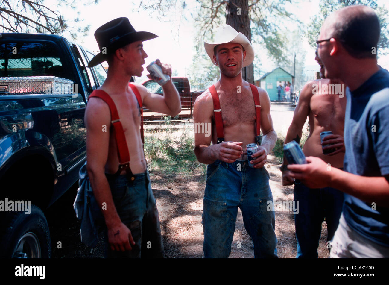 four guys drinking beer in a rodeo campground Stock Photo - Alamy