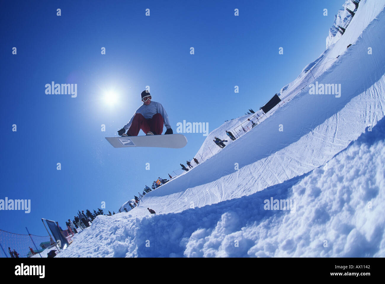 Snowboarder in half pipe competition hi-res stock photography and ...