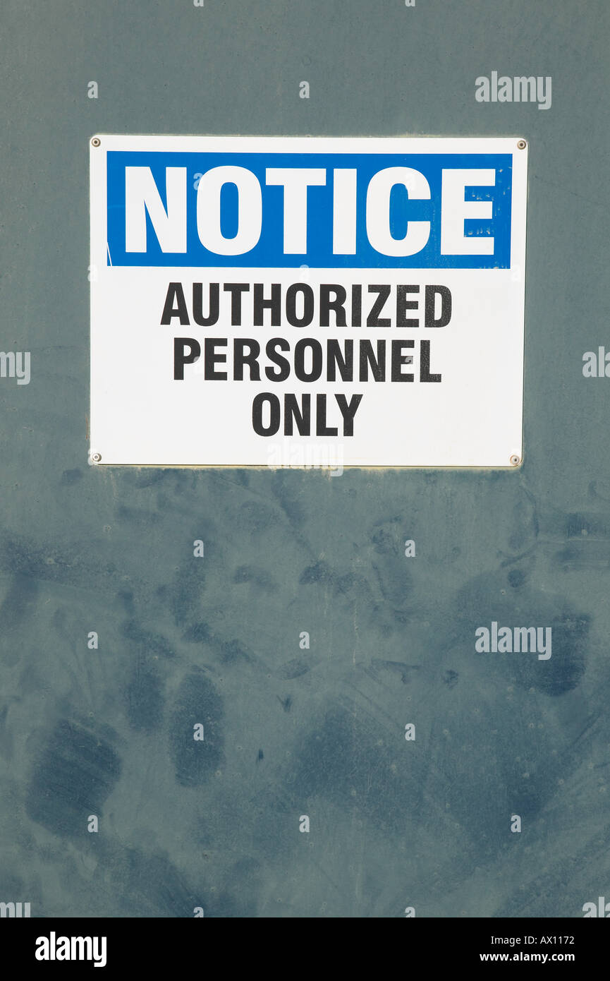 Authorized personal only sign hi-res stock photography and images - Alamy
