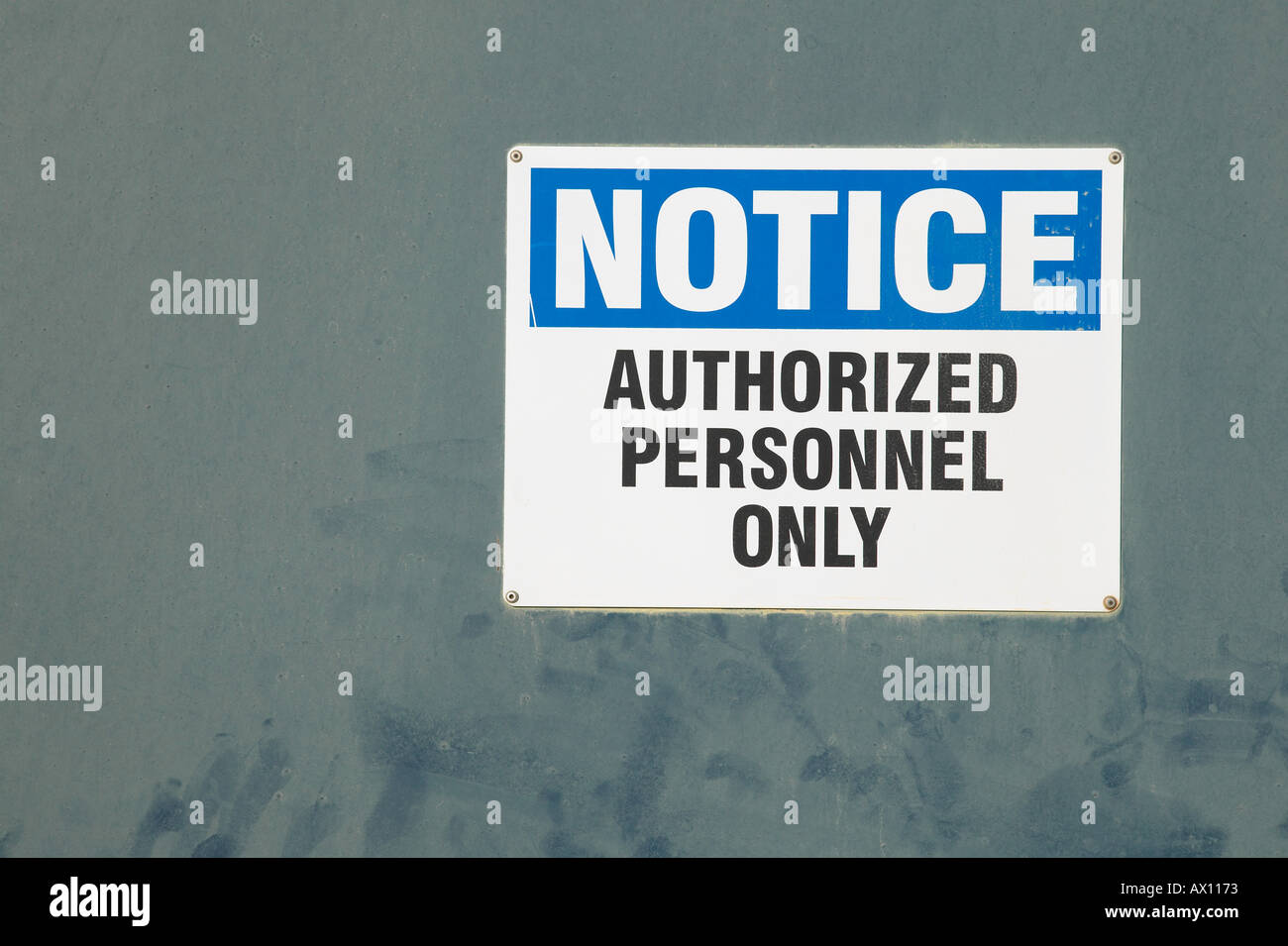 Authorized personal only sign hi-res stock photography and images - Alamy
