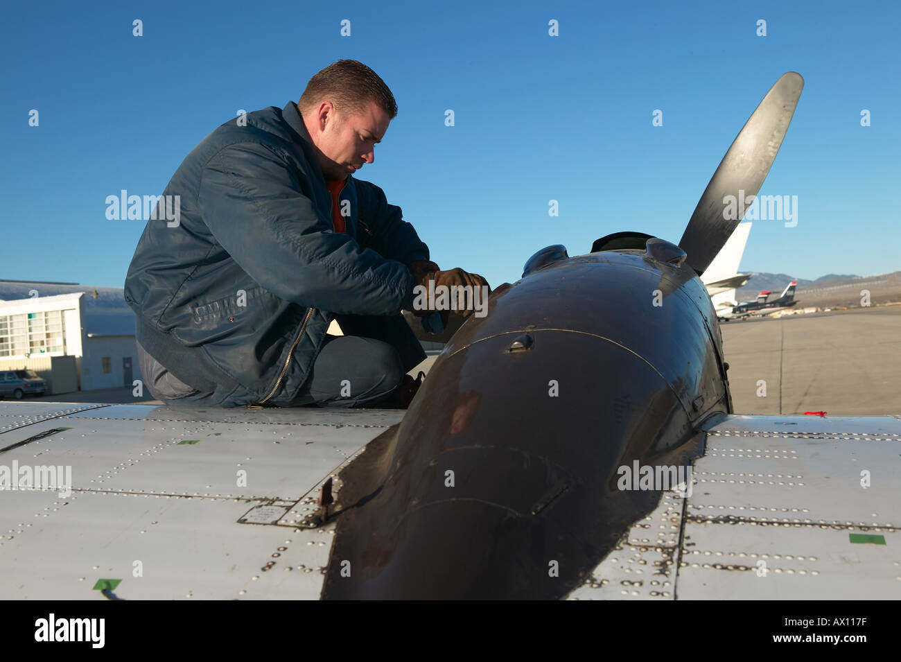 Mechanic airplane hi-res stock photography and images - Alamy