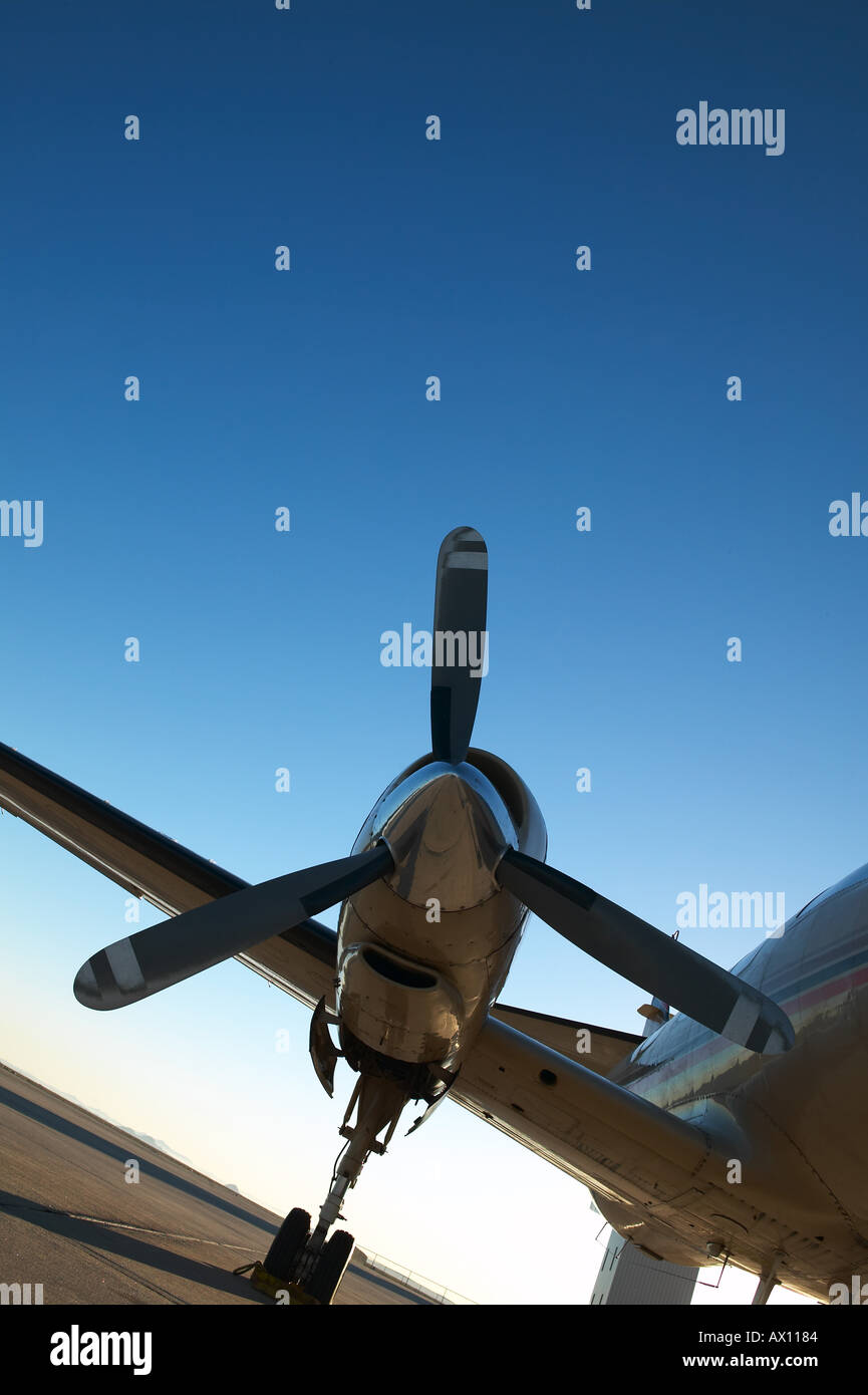 Propeller plane exterior hi-res stock photography and images - Alamy