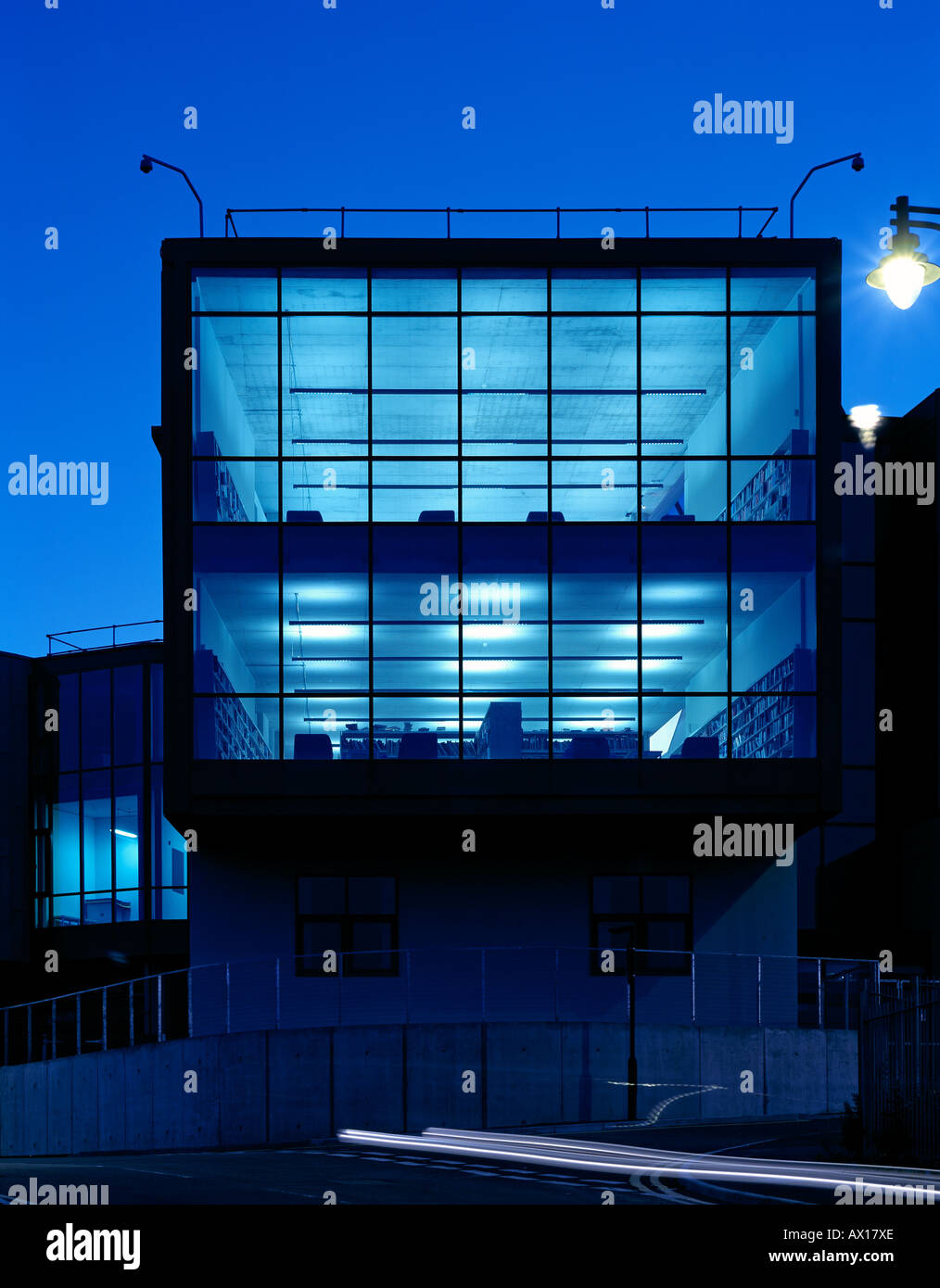 OLDHAM CENTRE FOR LEARNING, OLDHAM, UK Stock Photo - Alamy