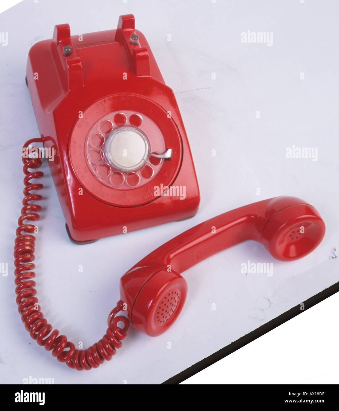 Red phone off hook hi-res stock photography and images - Alamy