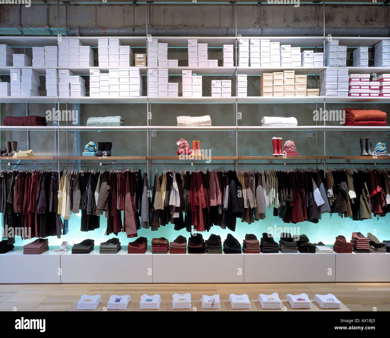 Retails store hi-res stock photography and images - Alamy