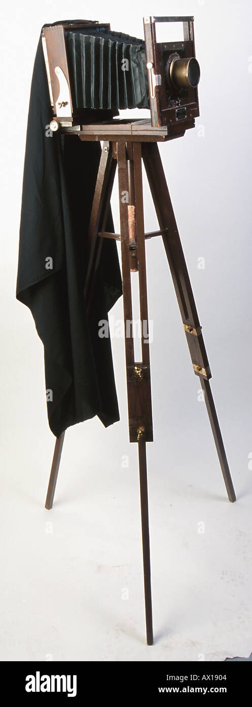 Antique tripod hi-res stock photography and images - Alamy