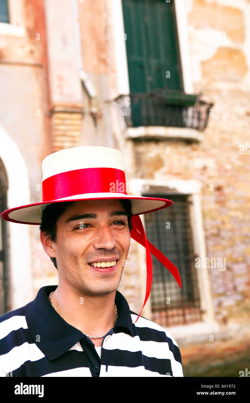 Smiling venice gondolier hi-res stock photography and images - Alamy