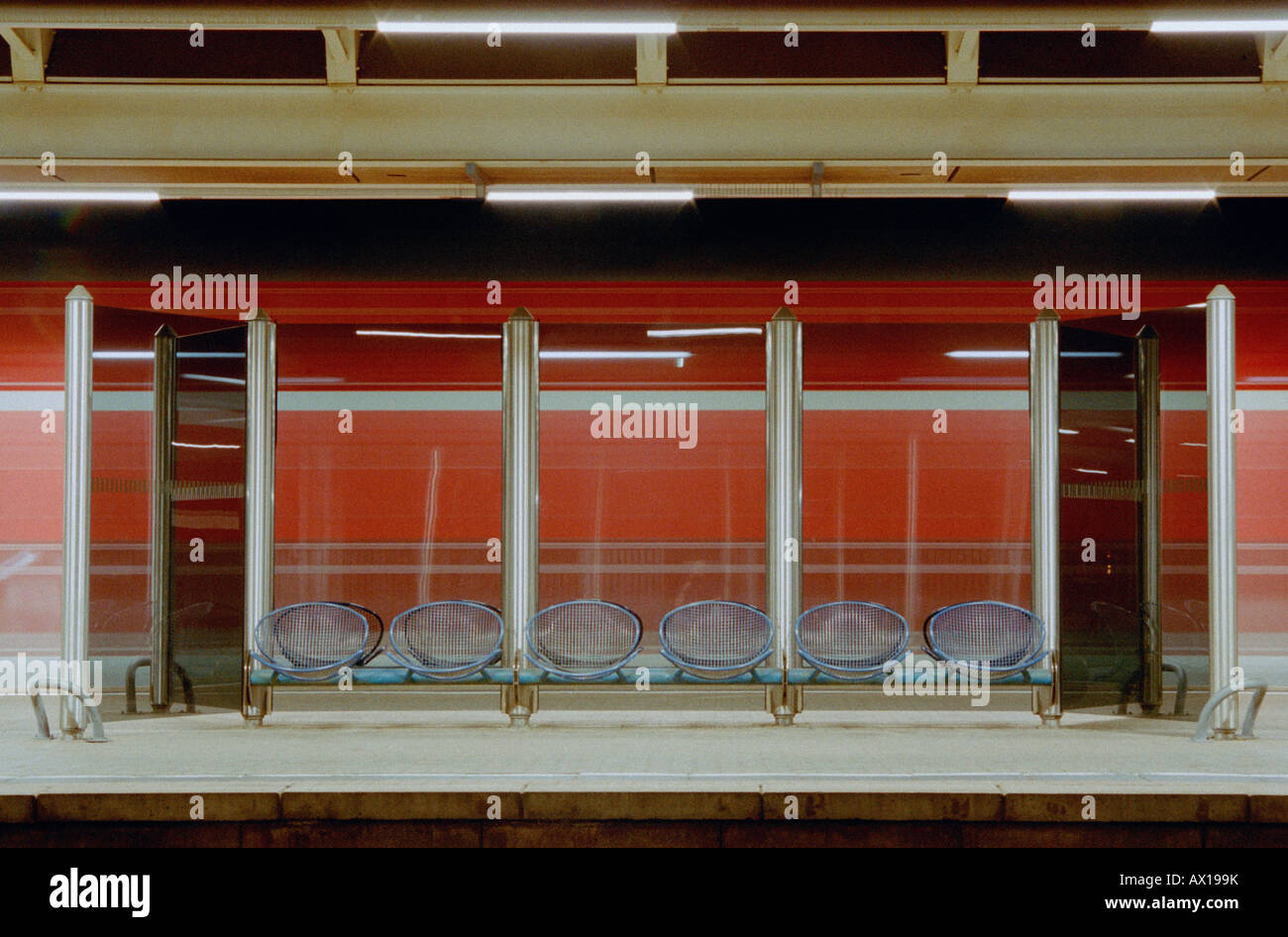 Train station platform Stock Photo - Alamy