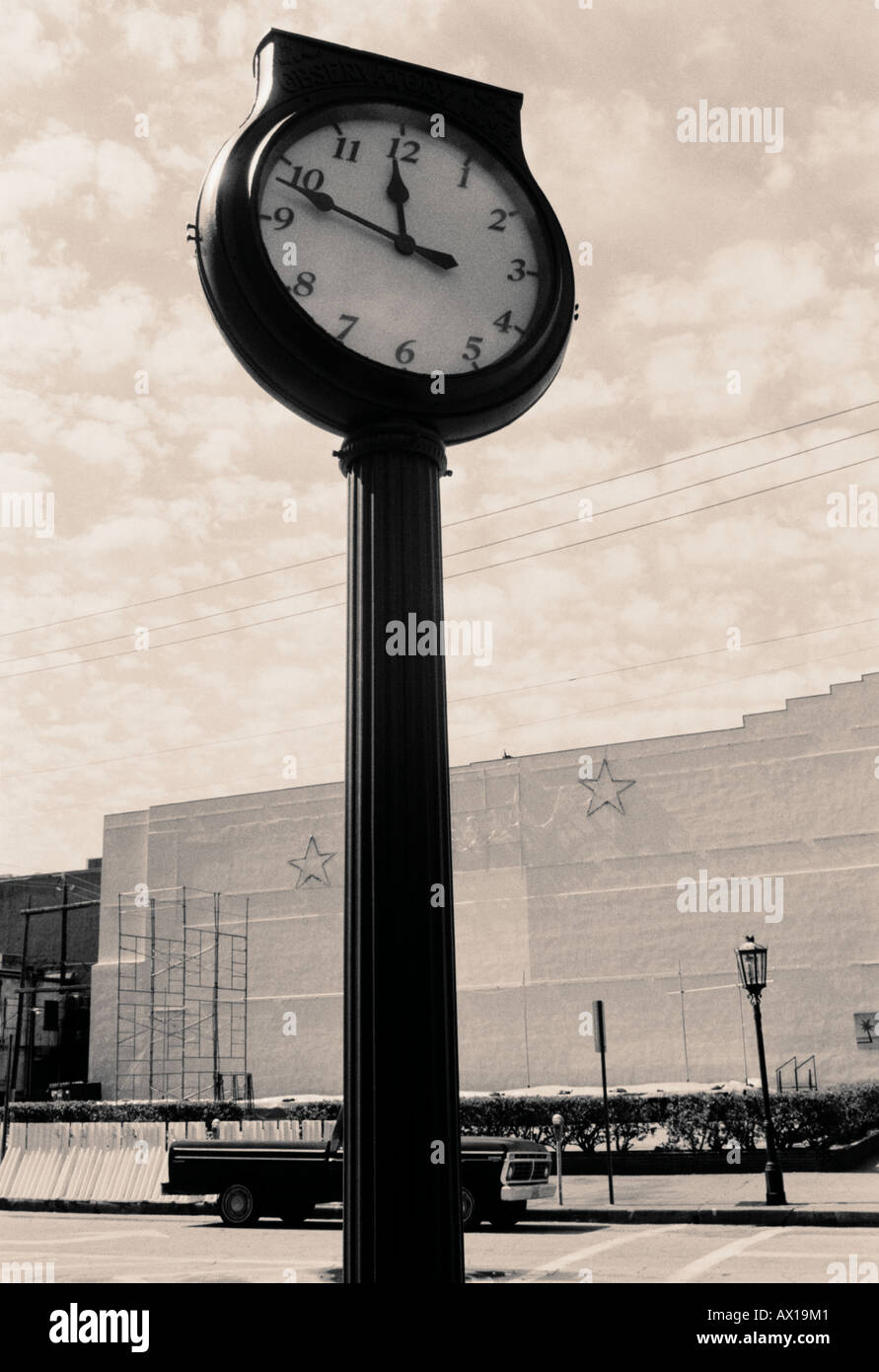 Ten oclock sun hi-res stock photography and images - Alamy