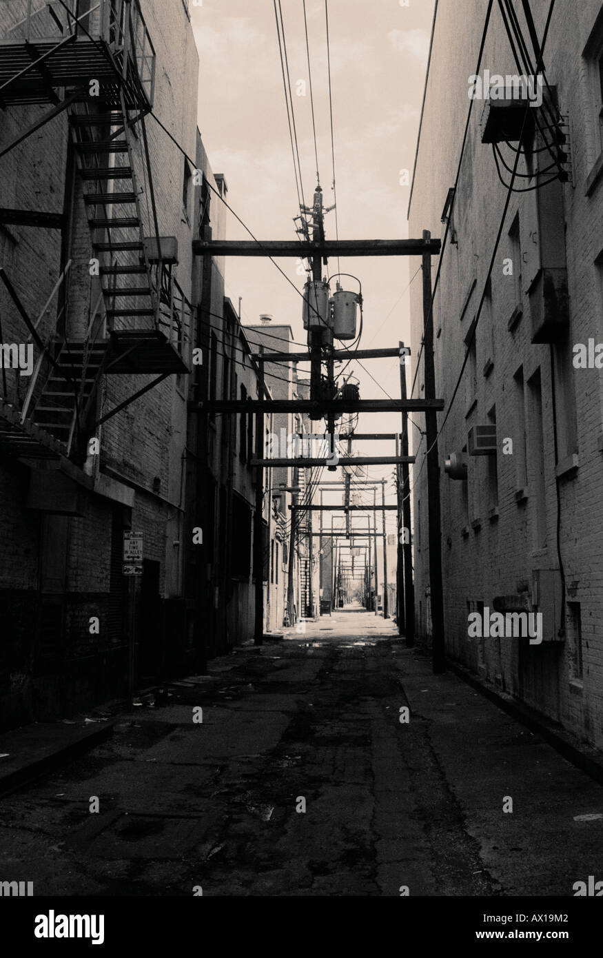 Telephone lines connected to buildings hi-res stock photography and ...