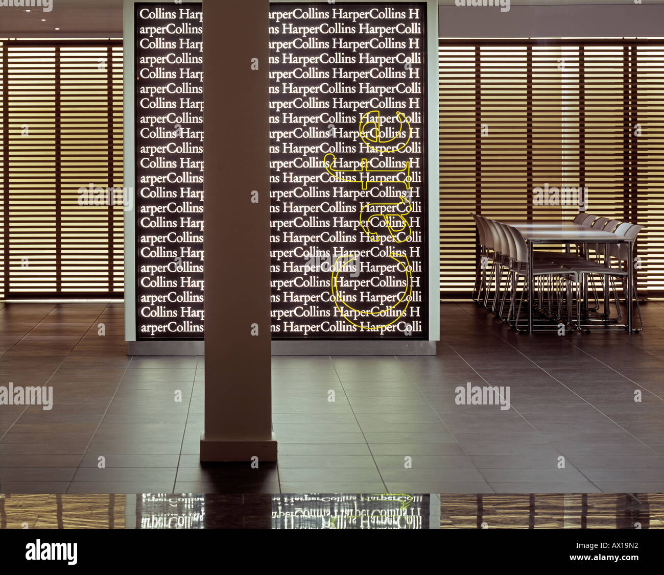 Office pillars hi-res stock photography and images - Alamy