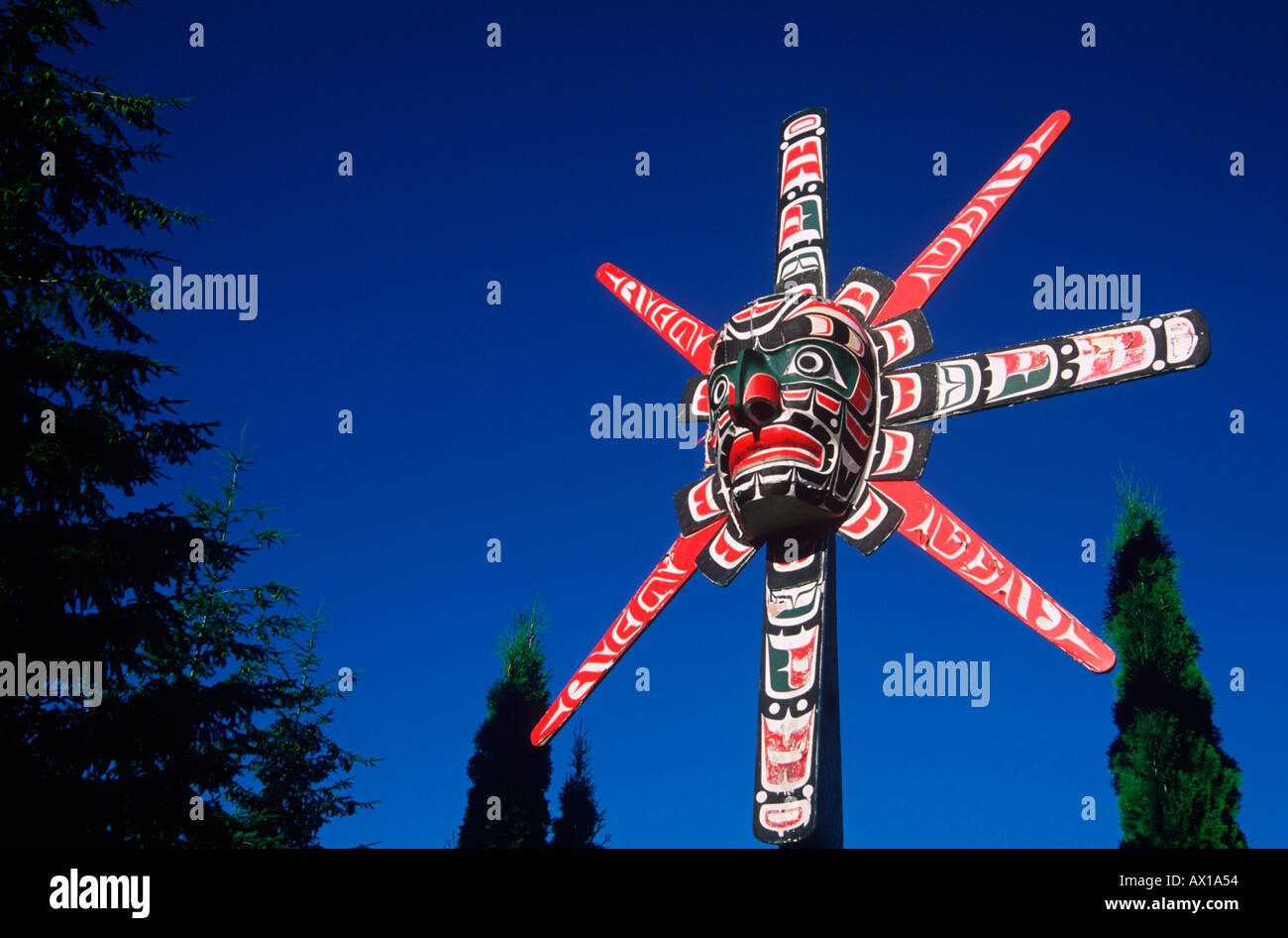 Kwakwaka mask hi-res stock photography and images - Alamy