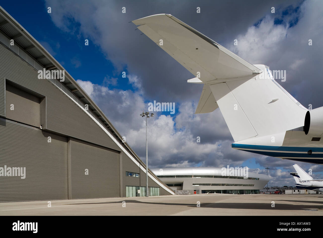 Aircraft hangar hi hi-res stock photography and images - Alamy