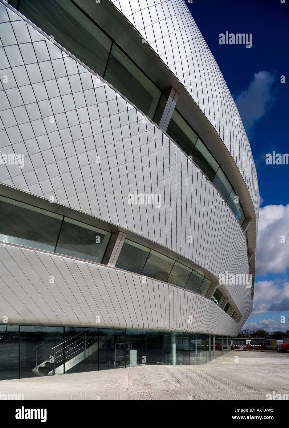 Farnborough airport terminal building hi-res stock photography and ...
