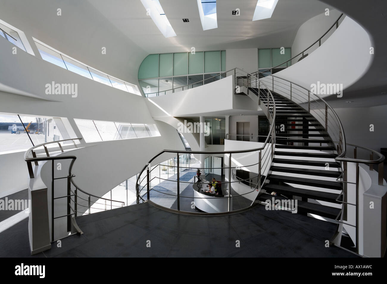 Farnborough airport terminal hi-res stock photography and images - Alamy