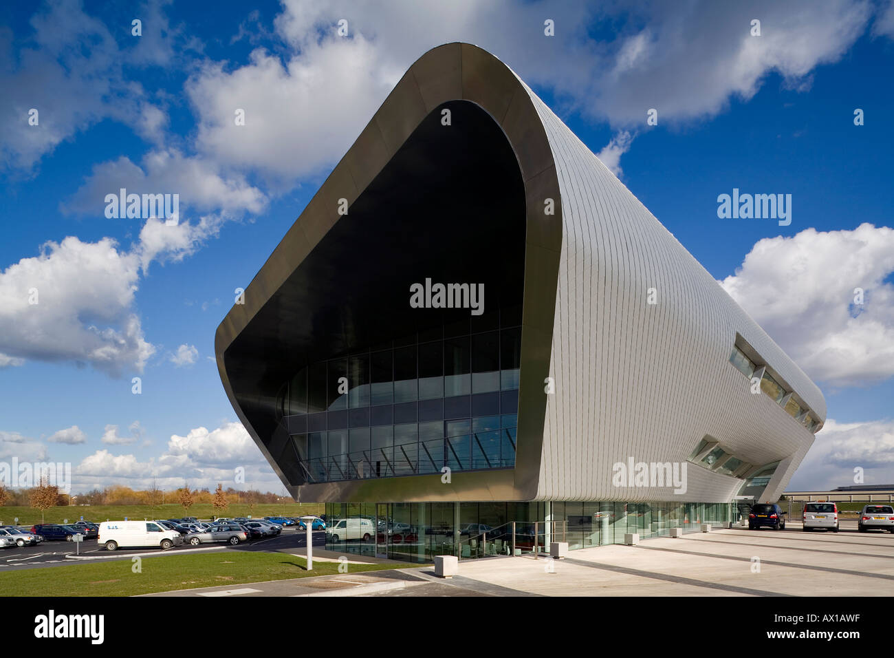 Farnborough airport terminal building hi-res stock photography and ...