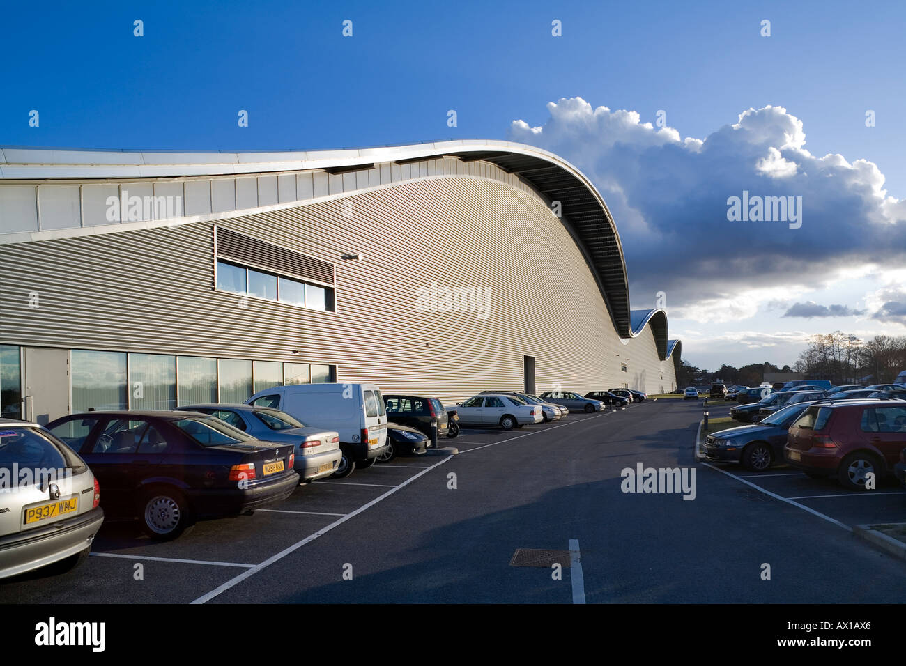 Farnborough airport terminal building hi-res stock photography and ...