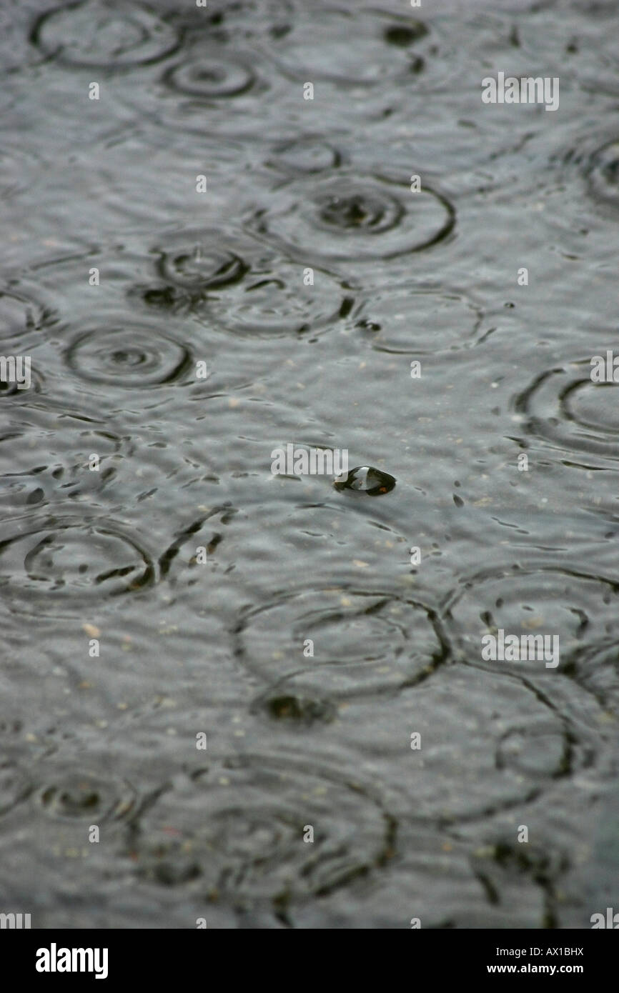 Raining on water hi-res stock photography and images - Alamy
