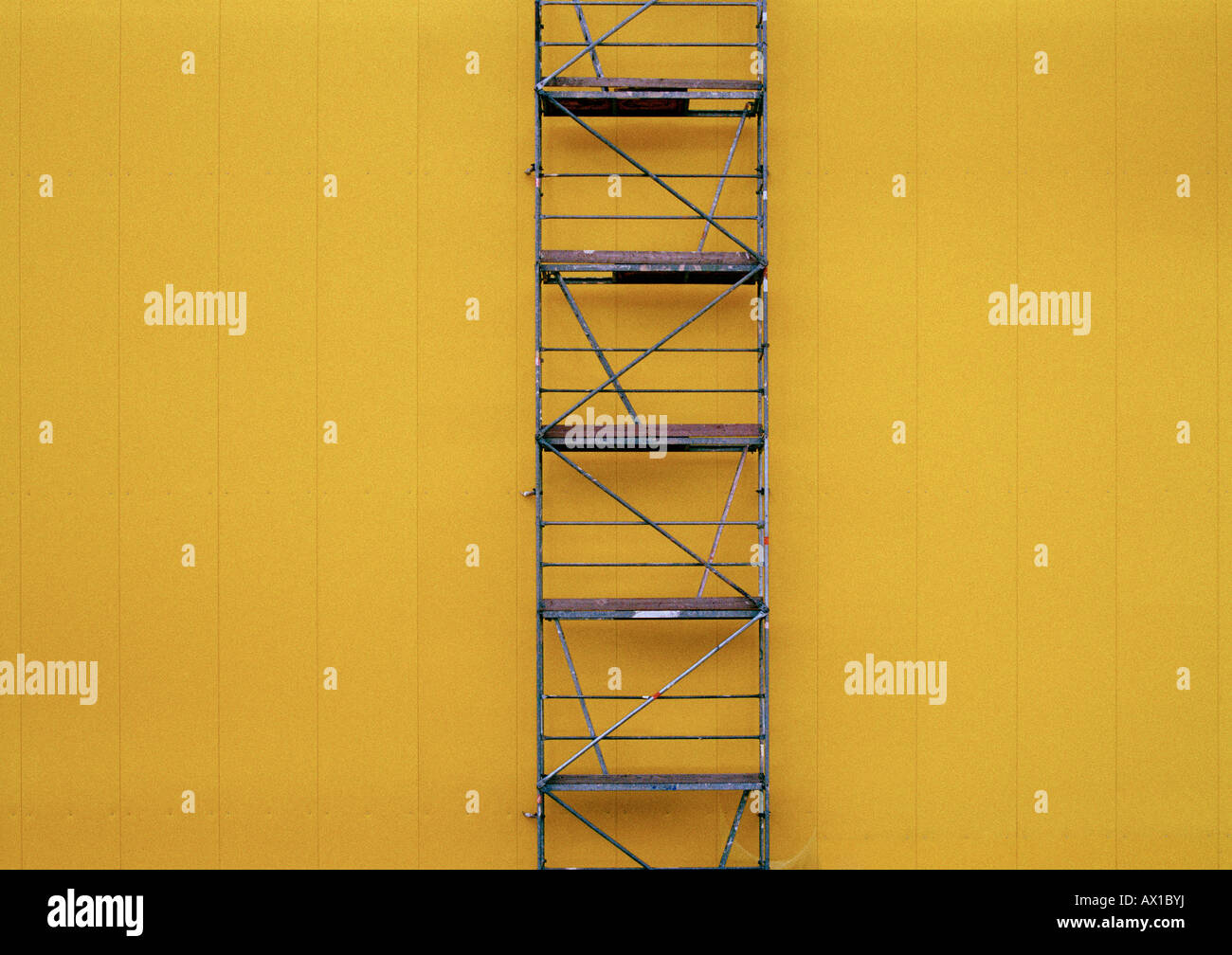 Single scaffolding hi-res stock photography and images - Alamy