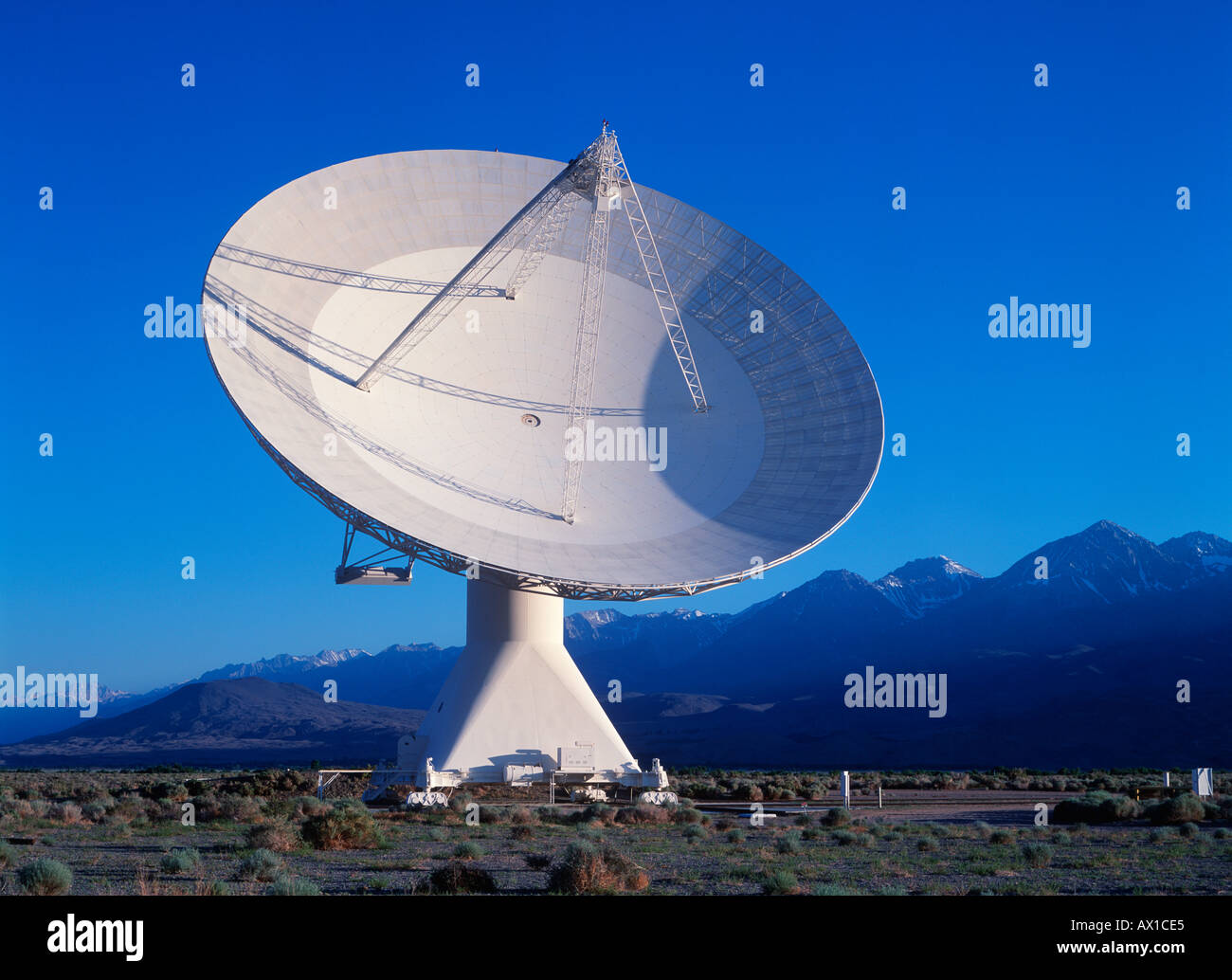 High tech telescope hi-res stock photography and images - Alamy