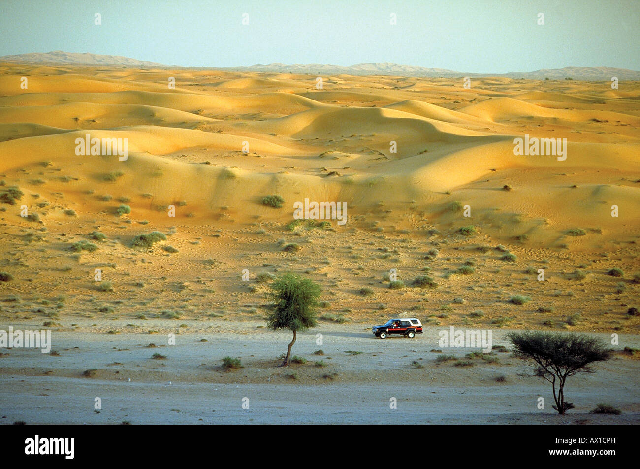 Emirates united arabs oil hi-res stock photography and images - Alamy