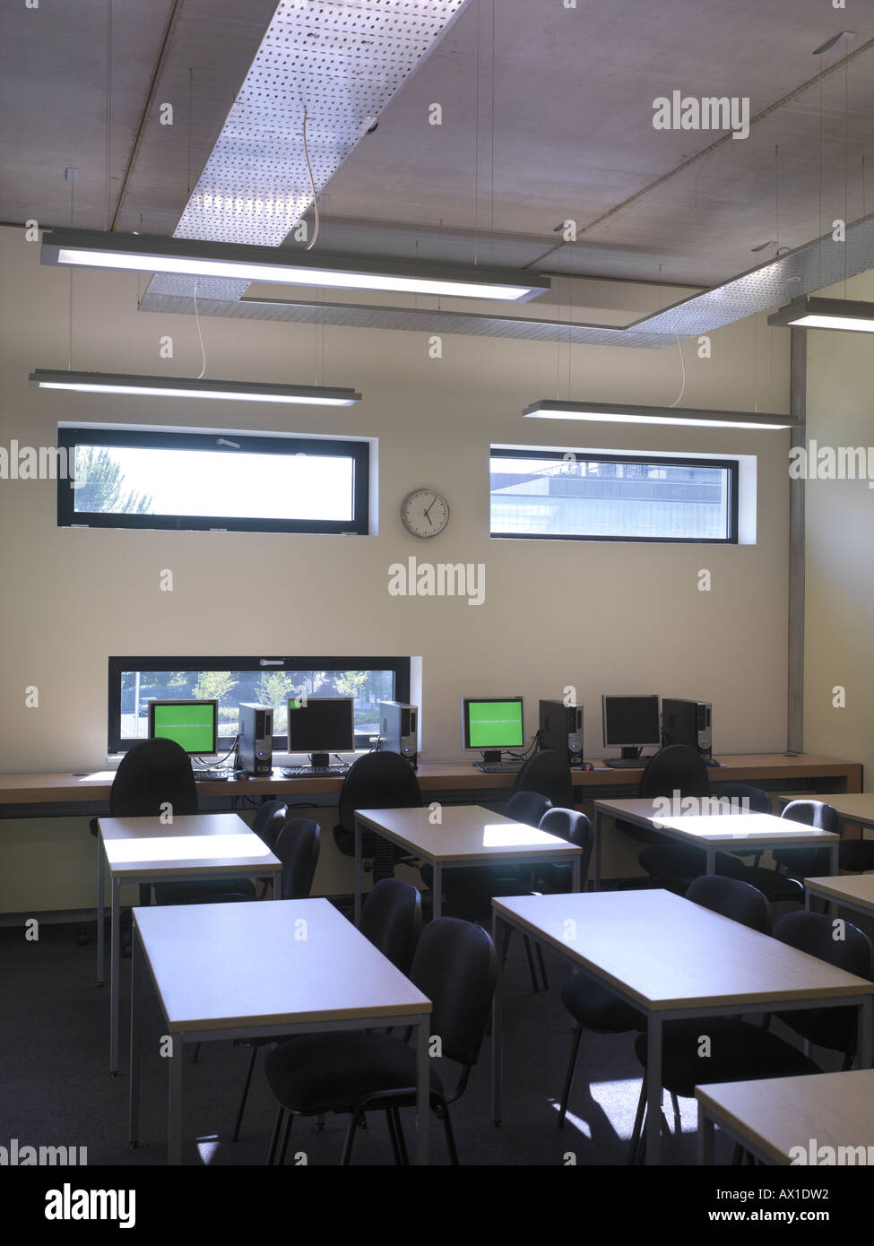 College classroom uk hi-res stock photography and images - Alamy