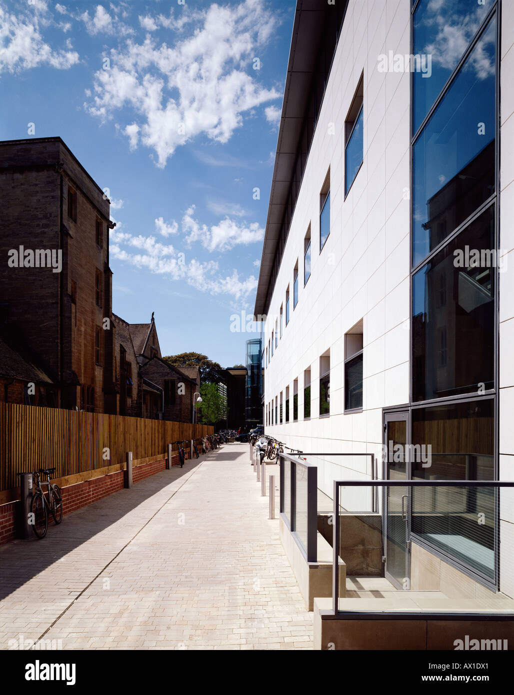 Oxford university chemistry building hi-res stock photography and ...